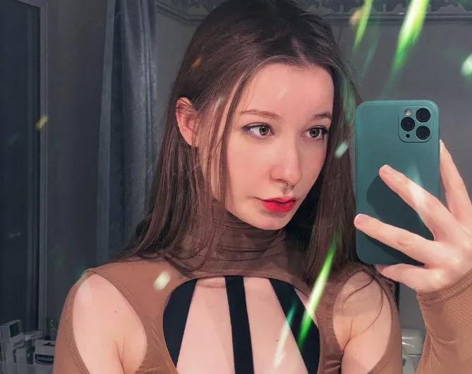 Flore werd uit Miss België gezet omwille van haar pikante kiekjes ...