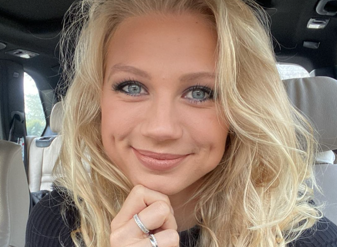 De heerlijke lingeriefoto's waar Vlaamse knapperd Bo ons op trakteert ...