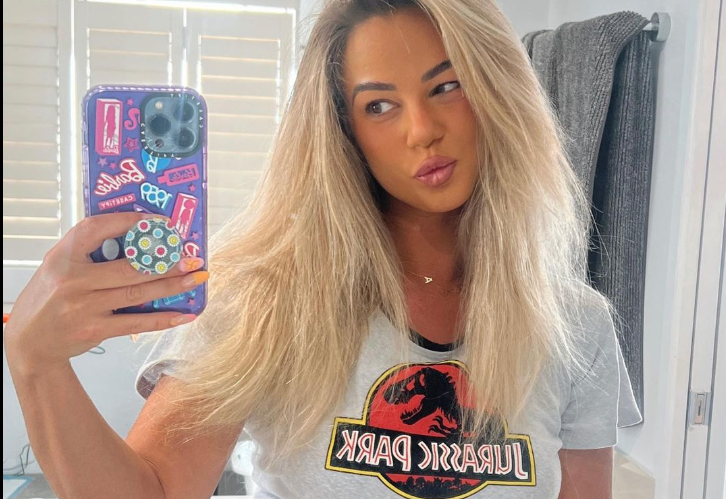 4 miljoen views! Karina onthult welke 'walgelijke' filmpjes meer ...