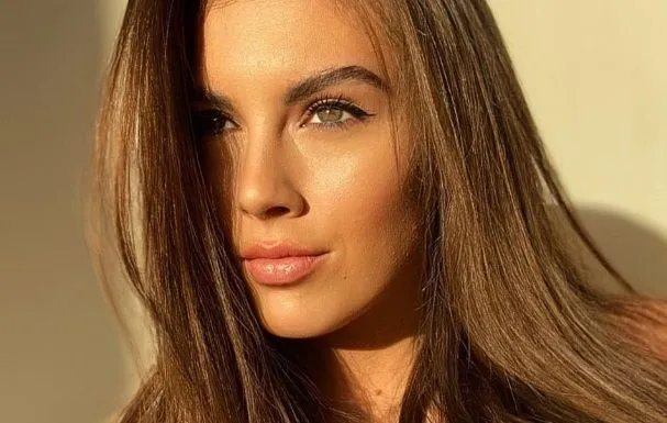 Vlaams Playboy-model Lisa Moerman doet haar fans duizelen met ...