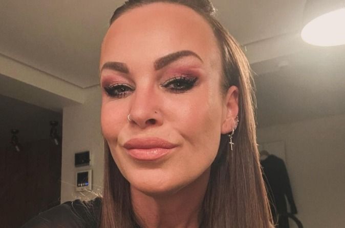 Voormalige Lasgo-zangeres Evi Goffin poseert in bikini, maar krijgt ...