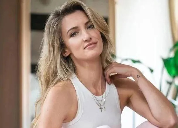 Lekker lekker! Onze favoriete tv-kok Steffi Vertriest pakt nog eens uit met snikhete strandfoto ...