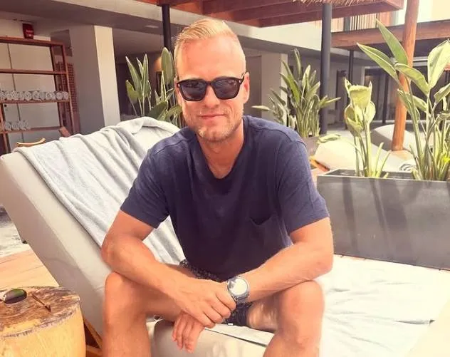 Rechter maakt zich boos op Olivier Deschacht, die straf kent voor gsm ...