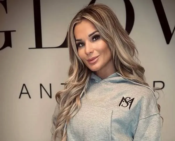 Vlaamse tijger Deborah (Miss Worldwide!) etaleert al haar fenomenale ...
