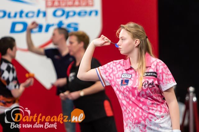 Lerena Rietbergen in de finale van het Dartshopper Isle of Man open 2024