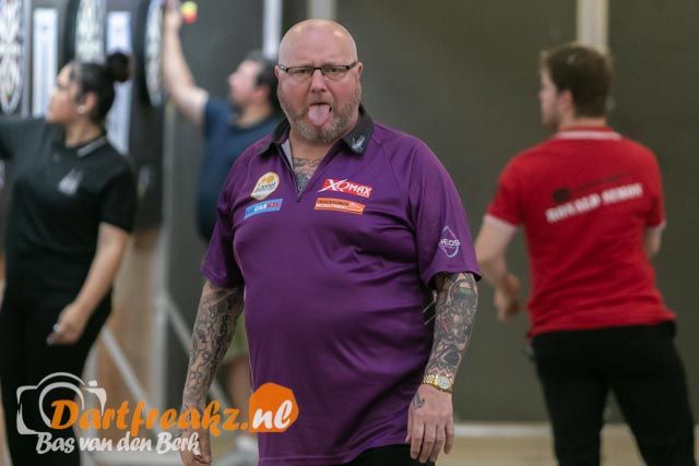 [VIDEO] Andy Hamilton juicht en denkt dat hij in de finale staat maar ...
