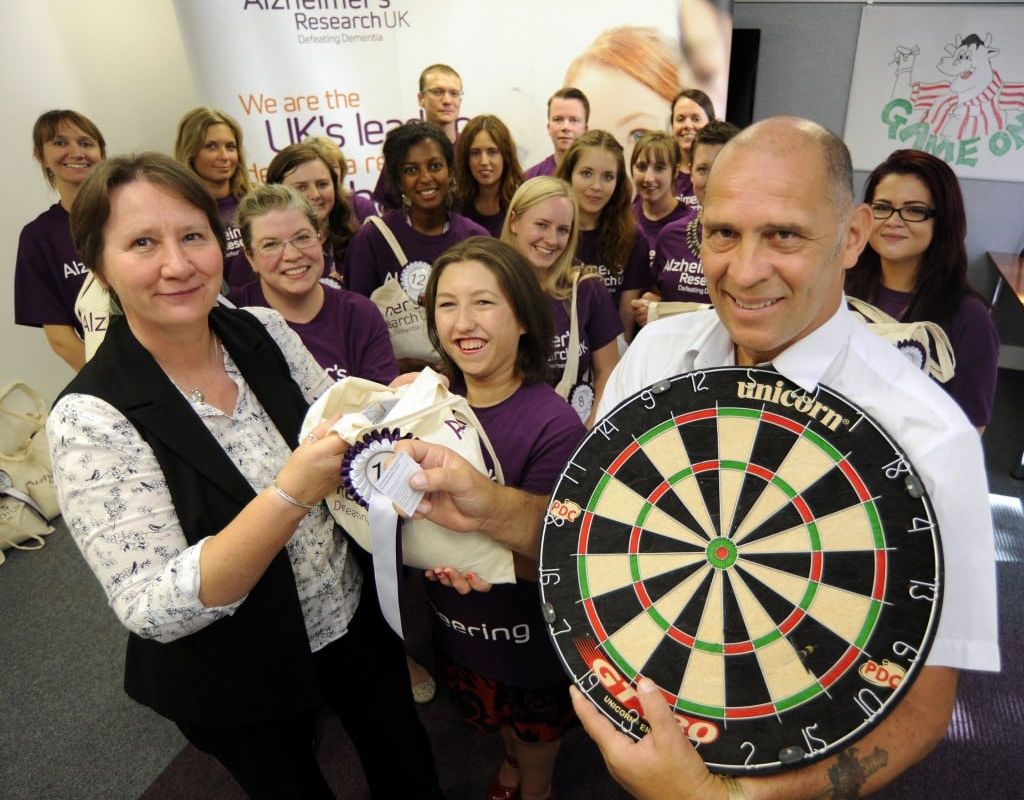 PDC scheidsrechter Russ Bray zet zich in voor het goede doel