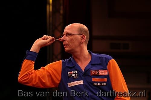 Co Stompé wint de Dubai Masters, Martin Adams is runner-up