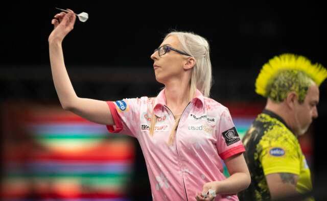 Fallon Sherrock, de 'Queen of the Palace', keert terug naar darts met ...