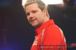 Mark Dudbridge bezoekt een chirurg voor zijn schouderblessure