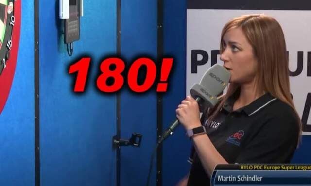 VIDEO: Het 180-geluid van de nieuwe vrouwelijke PDC-scheidsrechter