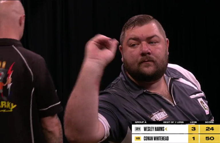 VIDEO: Conan Whitehead verrast Wesley Harms met deze ongebruikelijke finish