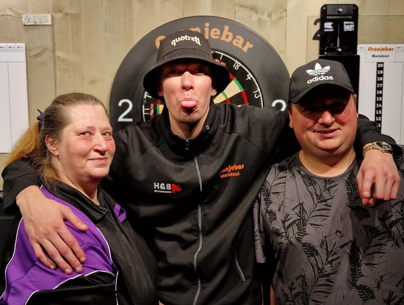 Jimmy van Schie kent geen medelijden met Gert Wevers in finale Oranjebar