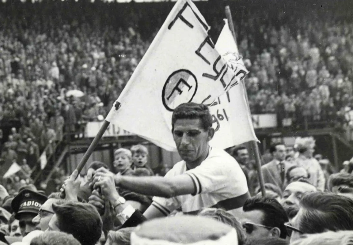 Zoons Cor van der Gijp bedanken Legioen voor eerbetoon | FR12.nl