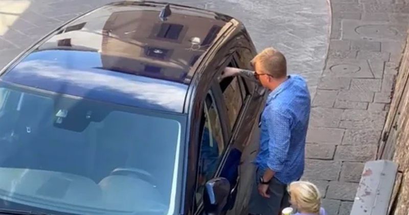 Kimi Raikkonen verricht heldendaad in Italië en helpt opgesloten hond