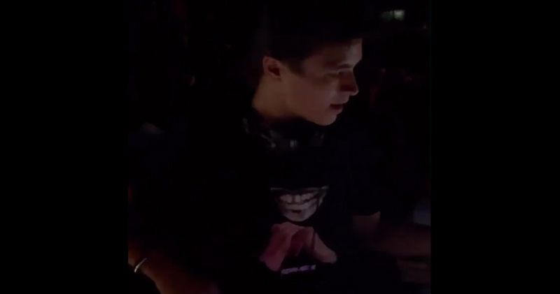 Video: Lando Norris draait als DJ in nachtclub in Monaco