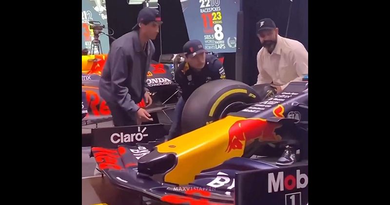 Video. Max Verstappen oefent zijn pitstop in Milton Keynes