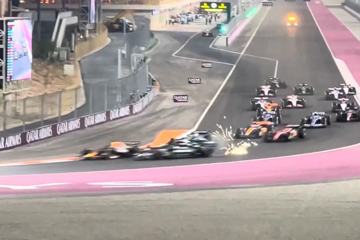 Video: De crash tussen Lewis Hamilton en George Russell gefilmd vanuit ...