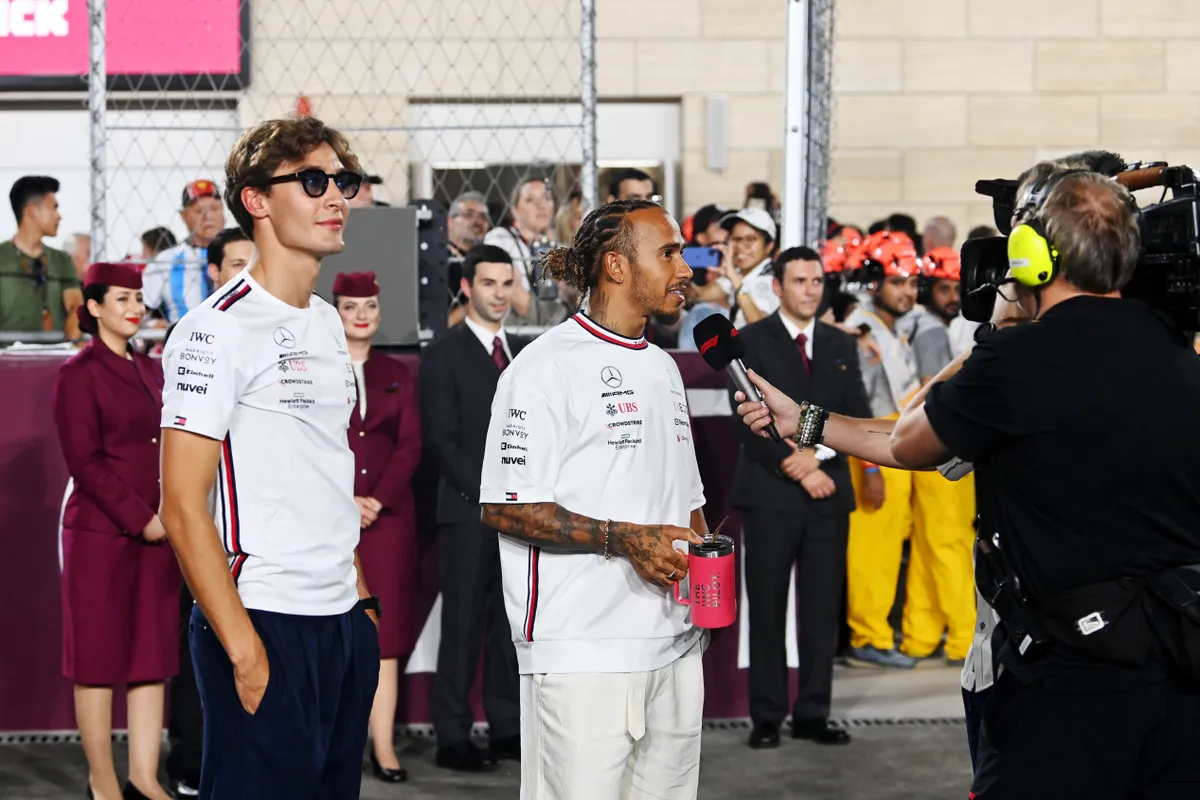 Lewis Hamilton laat zich uit over relatie met George Russell na crash ...