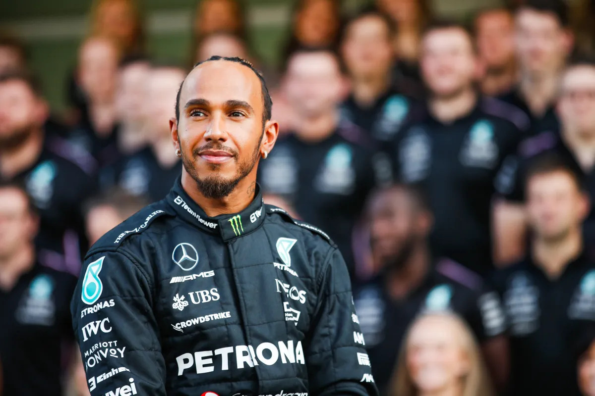 Officieel: Lewis Hamilton vertrekt per 2025 naar het team van Ferrari | GP33