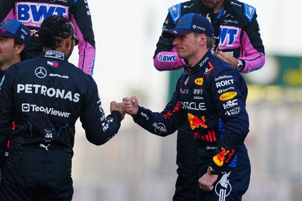 Lewis Hamilton steunt Max Verstappen na Abu Dhabi 2021: 'Max deed wat ...
