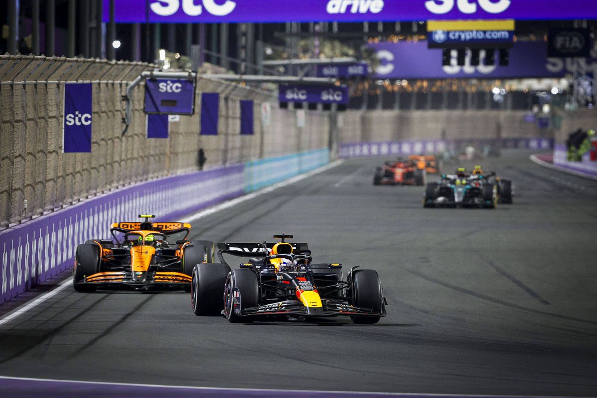 Lando Norris niet eens met kritiek op Max Verstappen: 'Dat vind ik helemaal niet, om heel ...