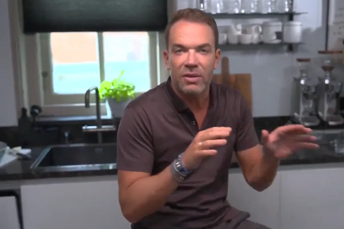 Robert Doornbos laat pijnlijke beelden zien bij Red Bull Racing: Horner negeert Helmut Marko en ...