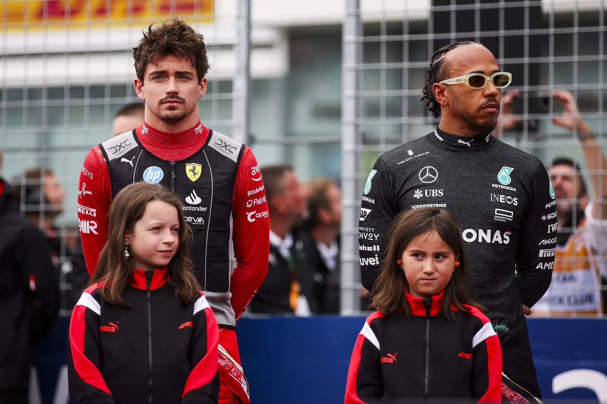 Lewis Hamilton doet opvallende onthulling over Ferrari-transfer: 'Dat is echt spannend' | GP33