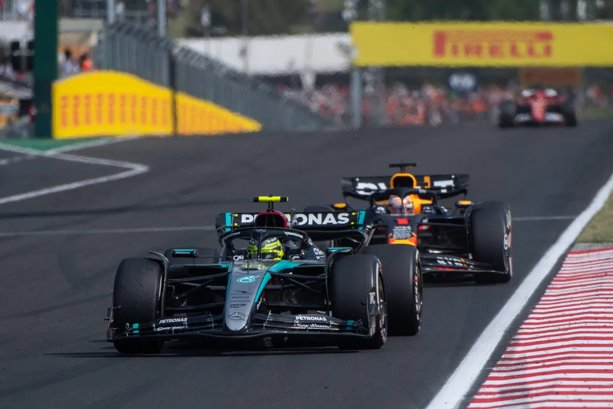 Mercedes in ongeloof na crash Lewis Hamilton en Max Verstappen | GP33