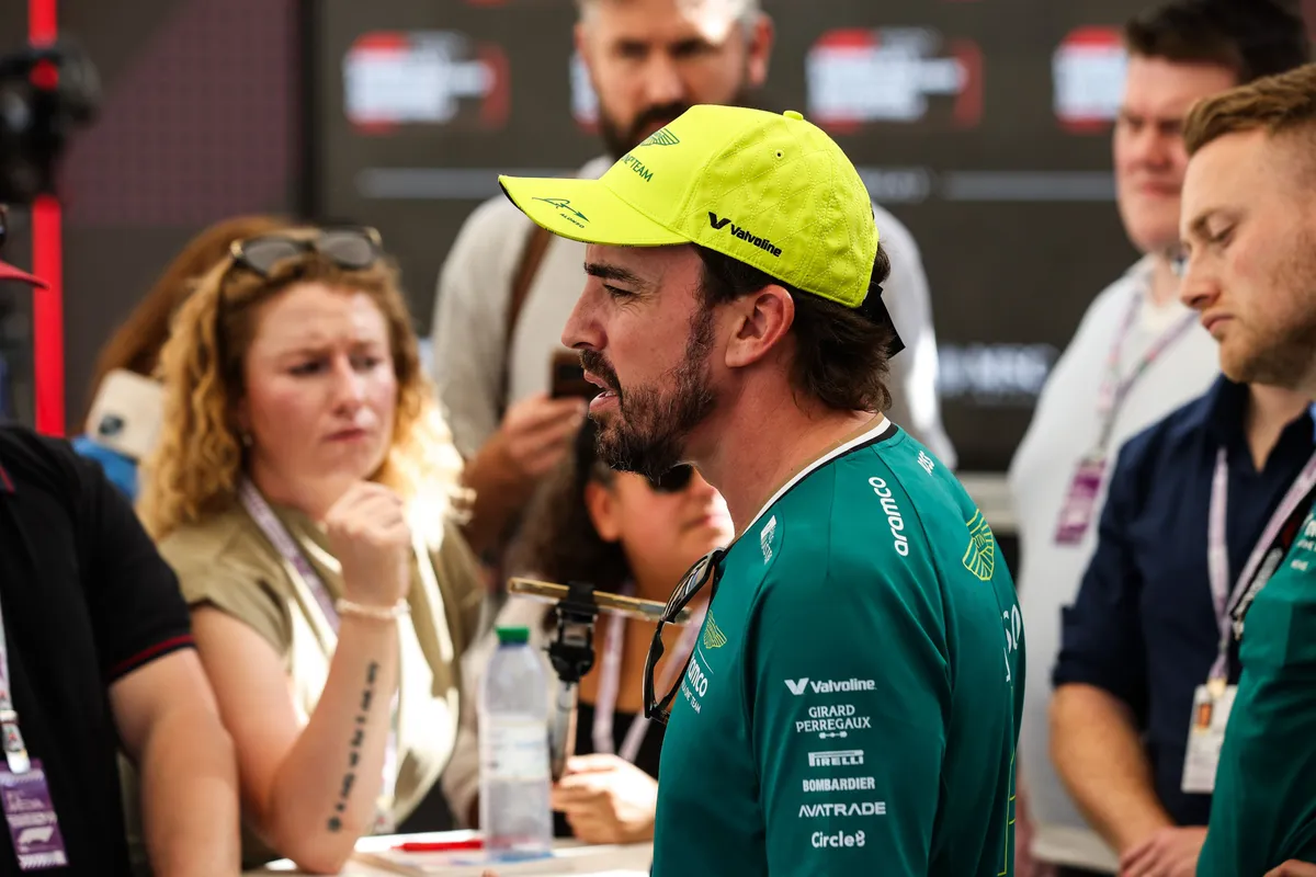 Fernando Alonso weet al welke rookie volgend jaar de show gaat stelen: 'Hij is de allerbeste' | GP33