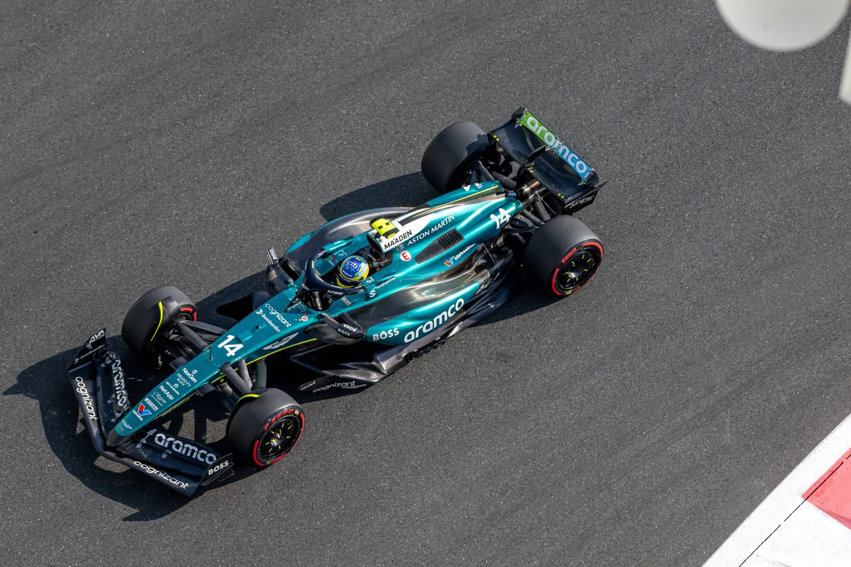 Fernando Alonso kijkt naar Mercedes na ontwikkelingsproblemen bij Aston ...
