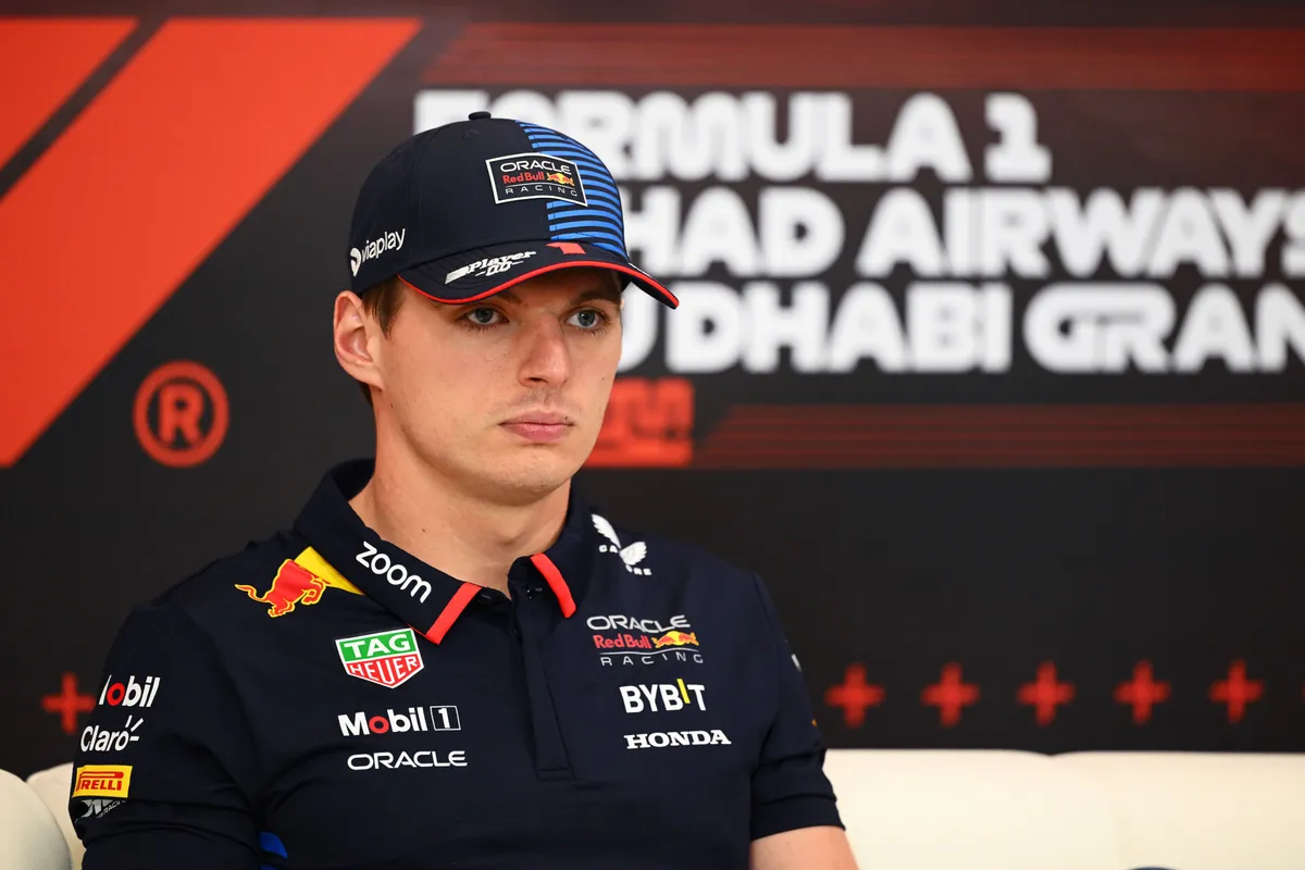 Brits journalist openbaart opmerkelijke uitspraak van Russell over Max Verstappen: 'Hij is met ...