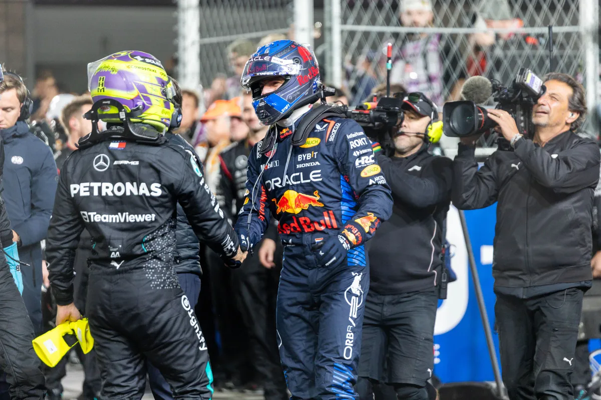Schumacher ziet groot verschil tussen Max Verstappen en Lewis Hamilton ...