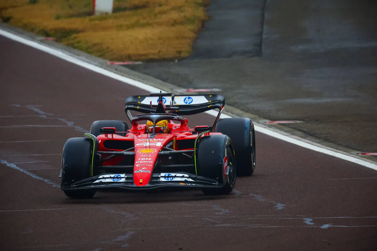 'Lewis Hamilton heeft Ferrari-bolide ernstig beschadigd tijdens crash ...