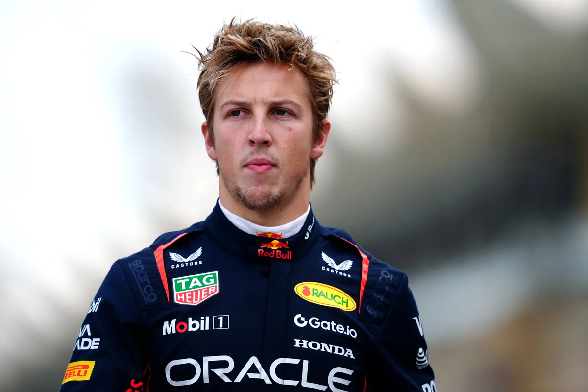 Liam Lawson krijgt waarschuwing over Max Verstappen van voormalig Red Bull-coureur | GP33
