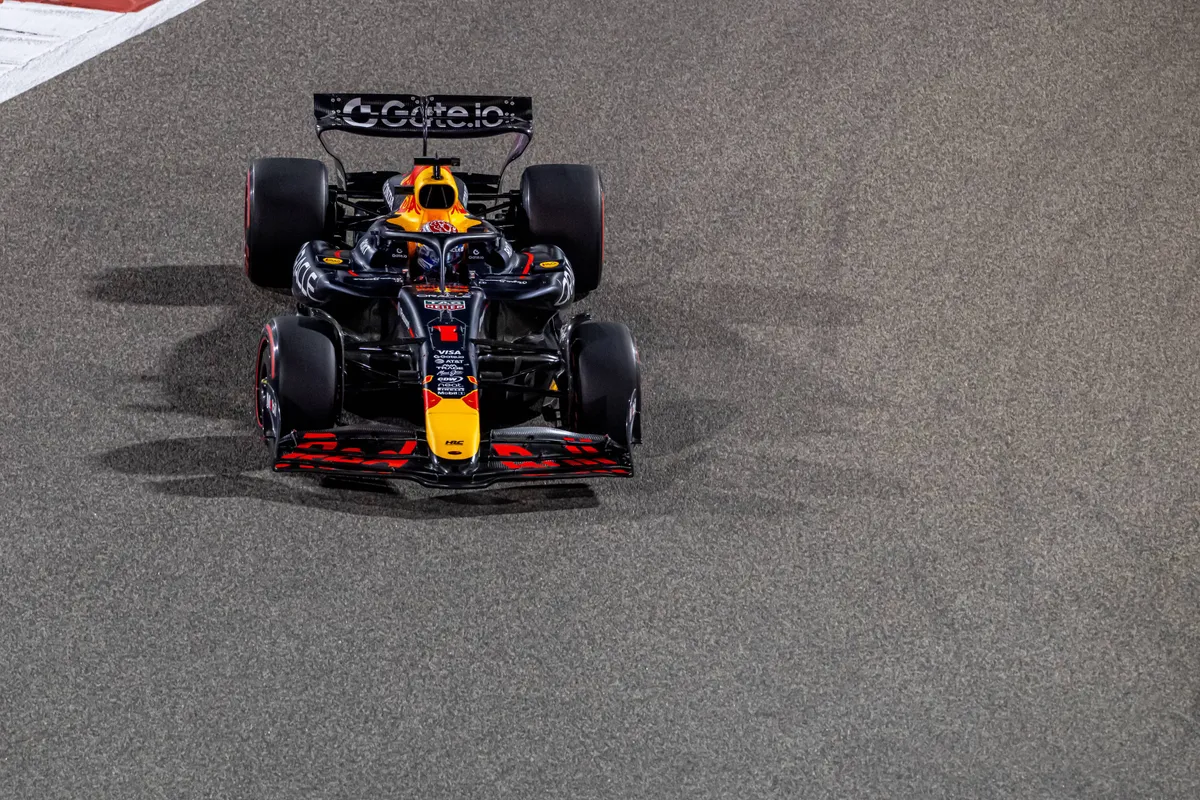 Max Verstappen in de Red Bull RB21 tijdens kwalificatie in Bahrein