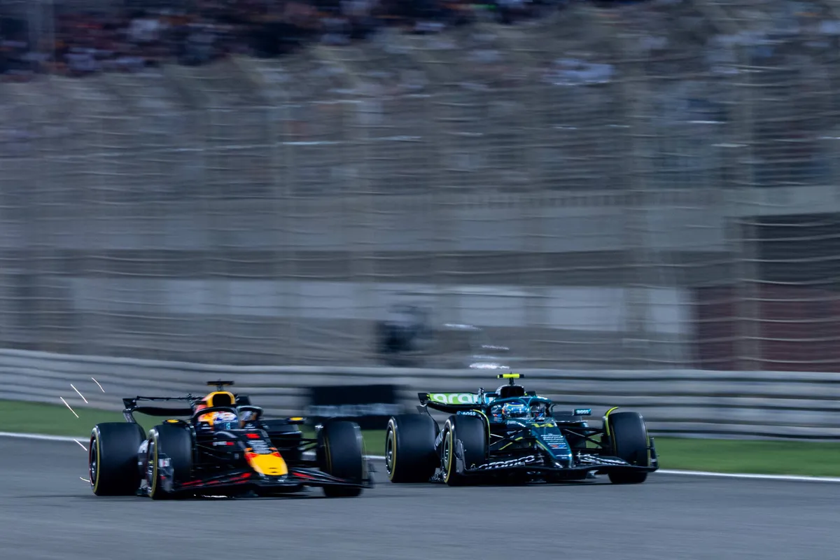 Britse media onthullen gesprekken in de paddock: 'Transfer Max Verstappen is al rond' | GP33