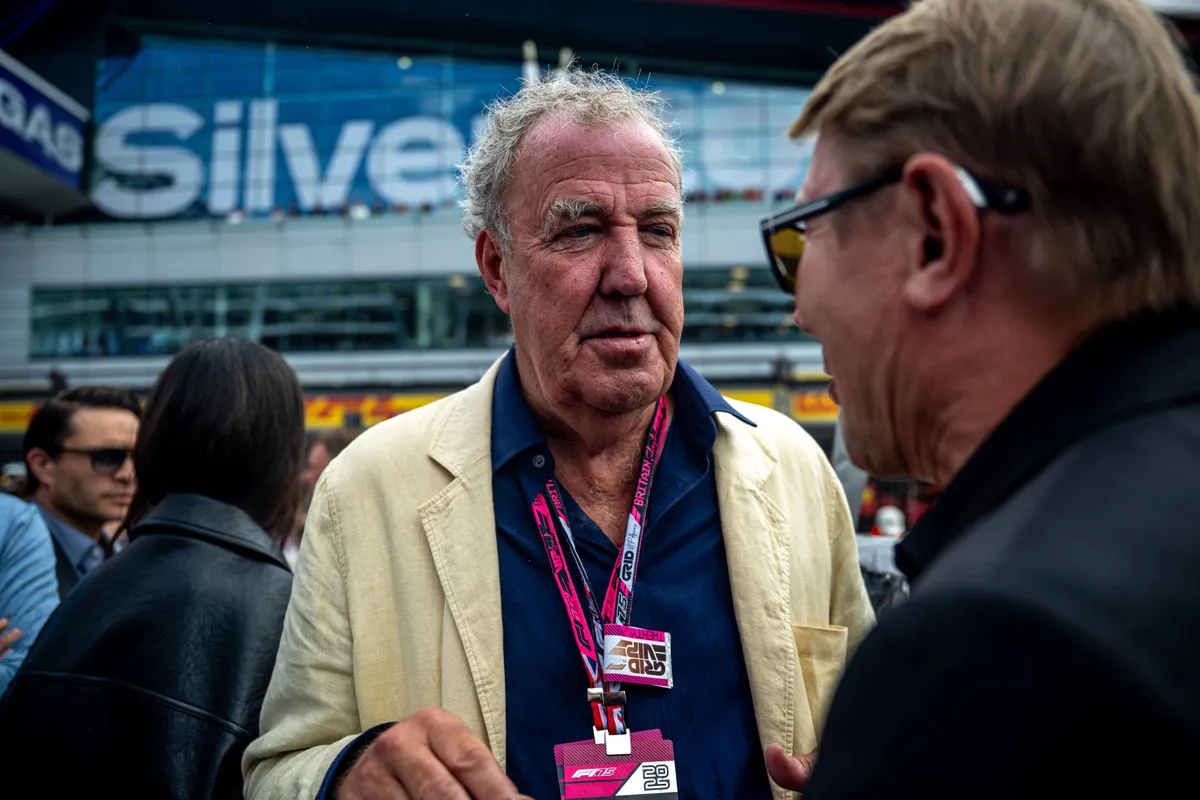 Jeremy Clarkson haalt uit na race in België: 'Waar is hij mee bezig ...