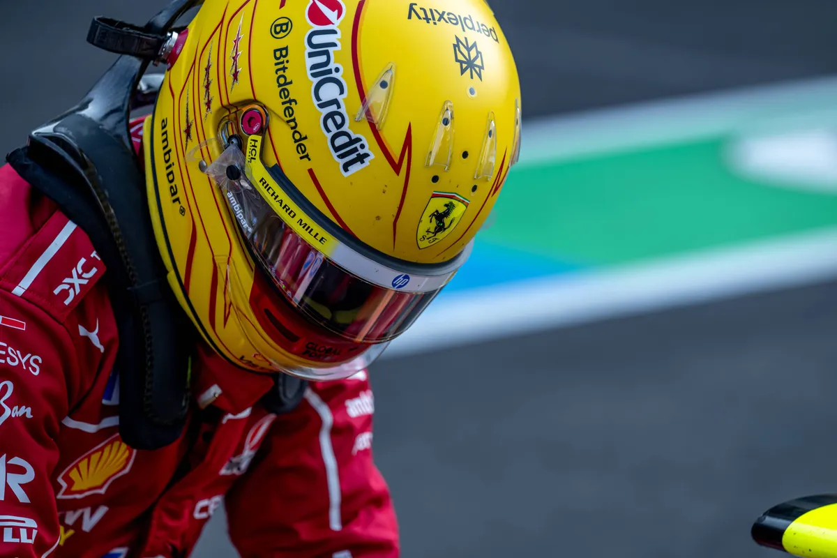 Lewis Hamilton reageert op prestaties van zijn mogelijke vervanger ...