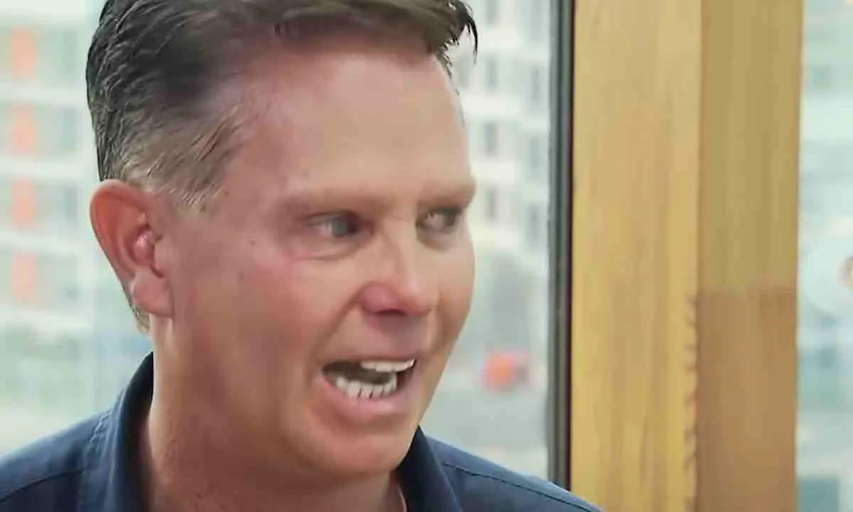 Danny de Munk schold vrouw die aangifte deed de huid vol | LOESOE