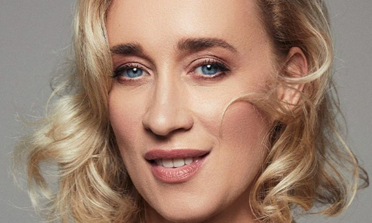 Eva Jinek deelt eindelijk foto van haar zwangere lijf