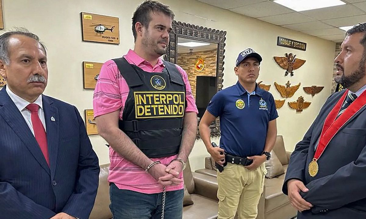 Joran van der Sloot geniet weer van de buitenlucht (beelden)