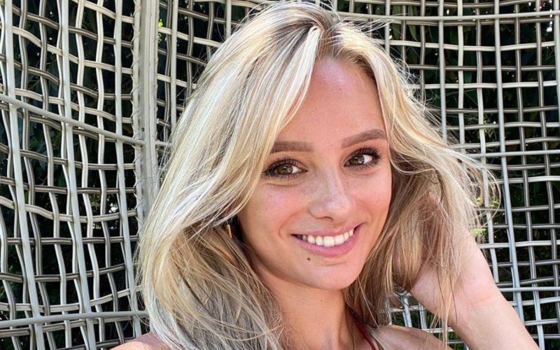 Sexy Amy Sonck kan haar borsten niet verbergen Sexy Amy Sonck kan haar borsten niet verbergen