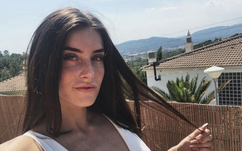 Pikante foto van Demi uit Tempation Island op Instagram zet fans in ...