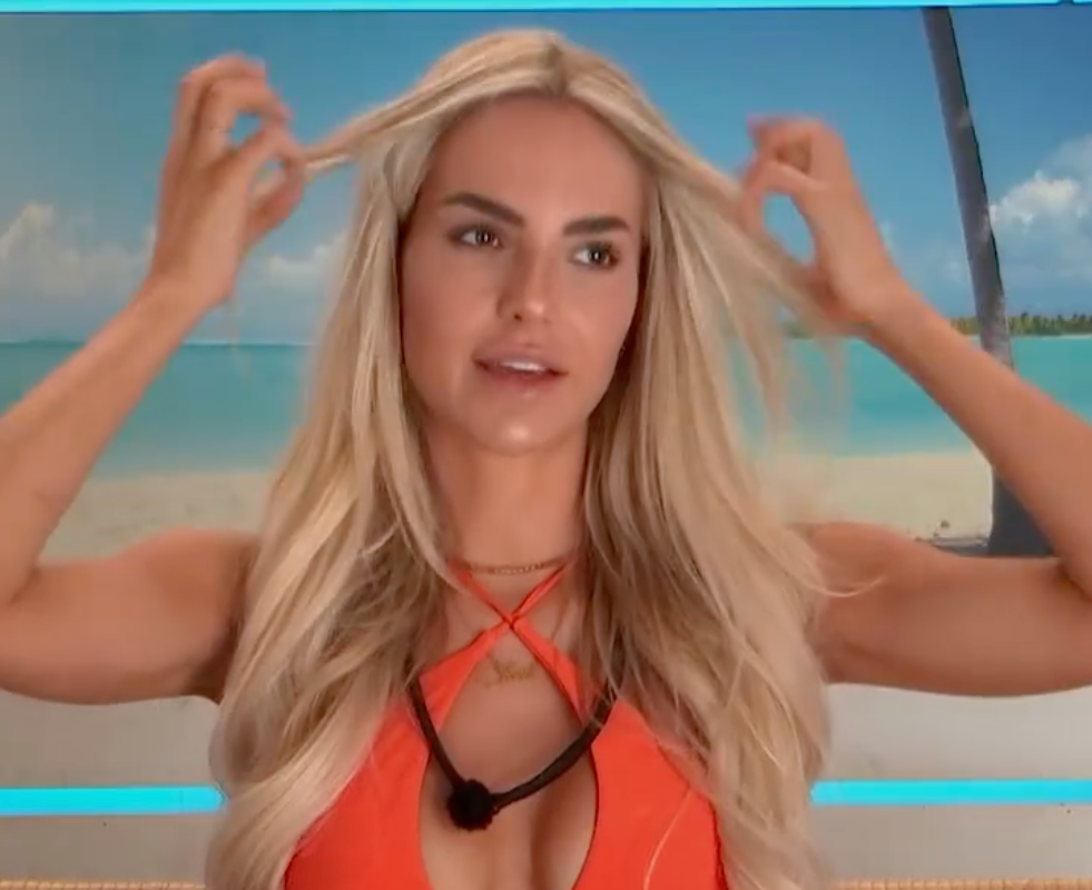 Ex-vriendin Wesley Sneijder doet een boekje over hem open