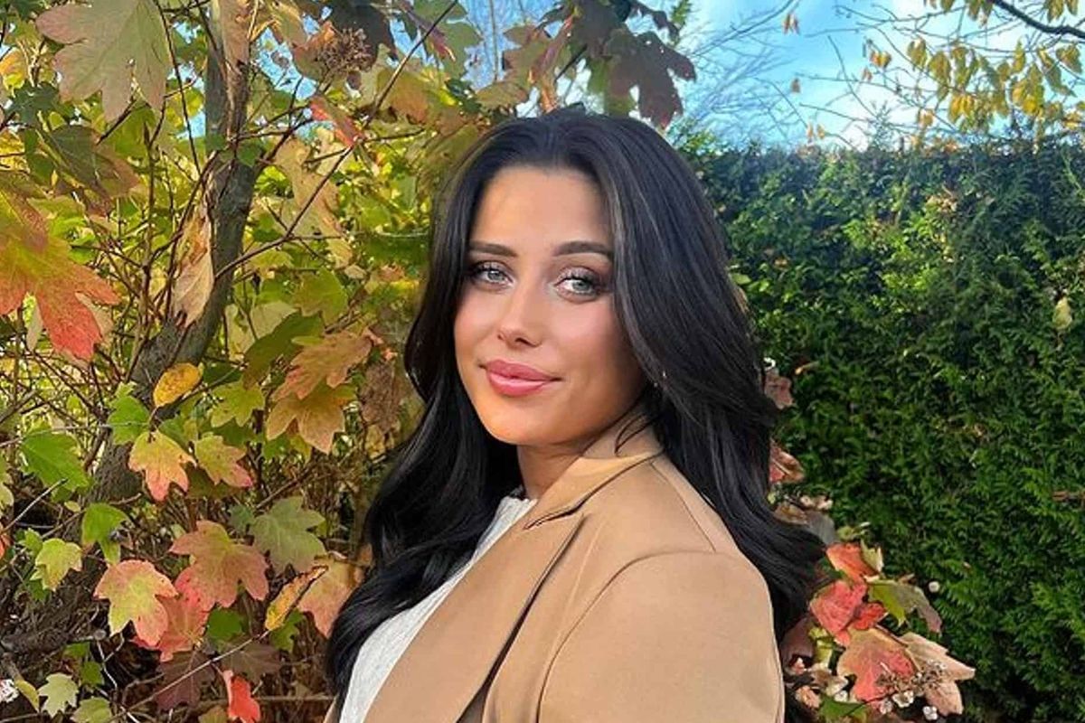 'Love Island'-ster Raphaëlla Deuringer zet haar goedgevulde boezem in de kijker: "Zó hot en sexy!"