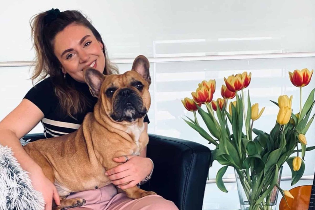 'Jodelmeisje' Laura Omloop maakt comeback na dramatische periode ...