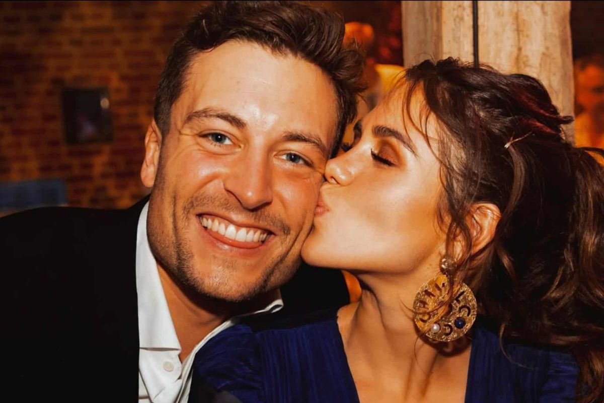 Viktor Verhulst wil iets belangrijks kwijt aan vriendin Sarah en zijn ...
