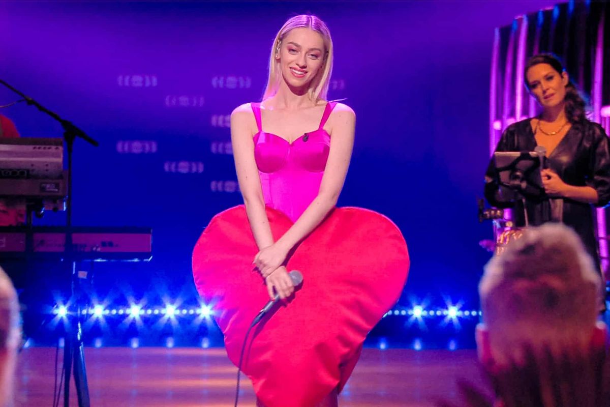 Camille geeft voorproefje van nieuwe begingeneriek van 'Familie': "Dit ...