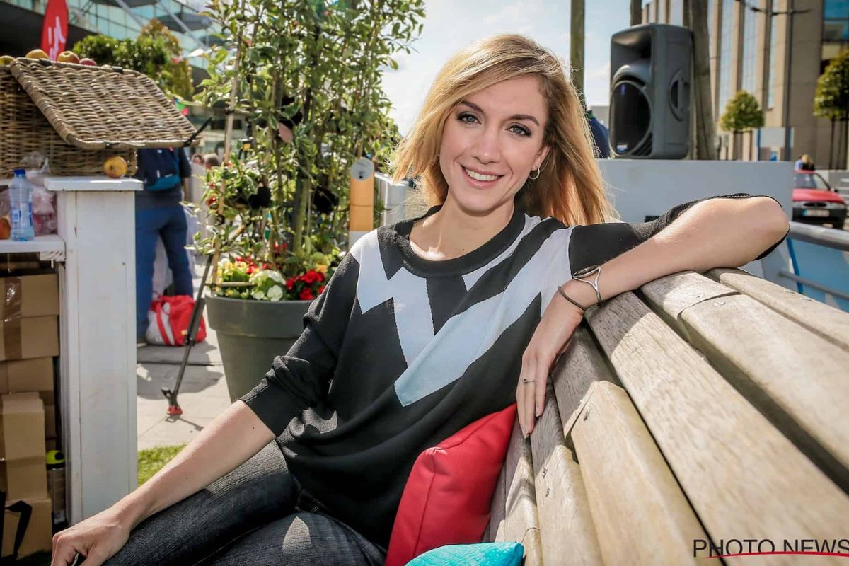 VRT-nieuwsanker Hanne Decoutere maakt zeer heuglijk nieuws bekend ...